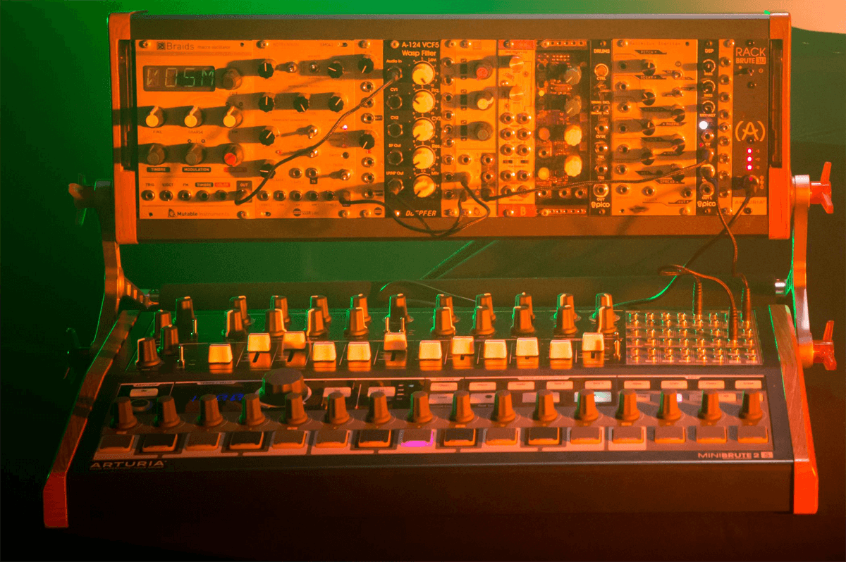 ARTURIA RACKBRUTE-3U - 239,00€ - La musique au meilleur prix ! A ...